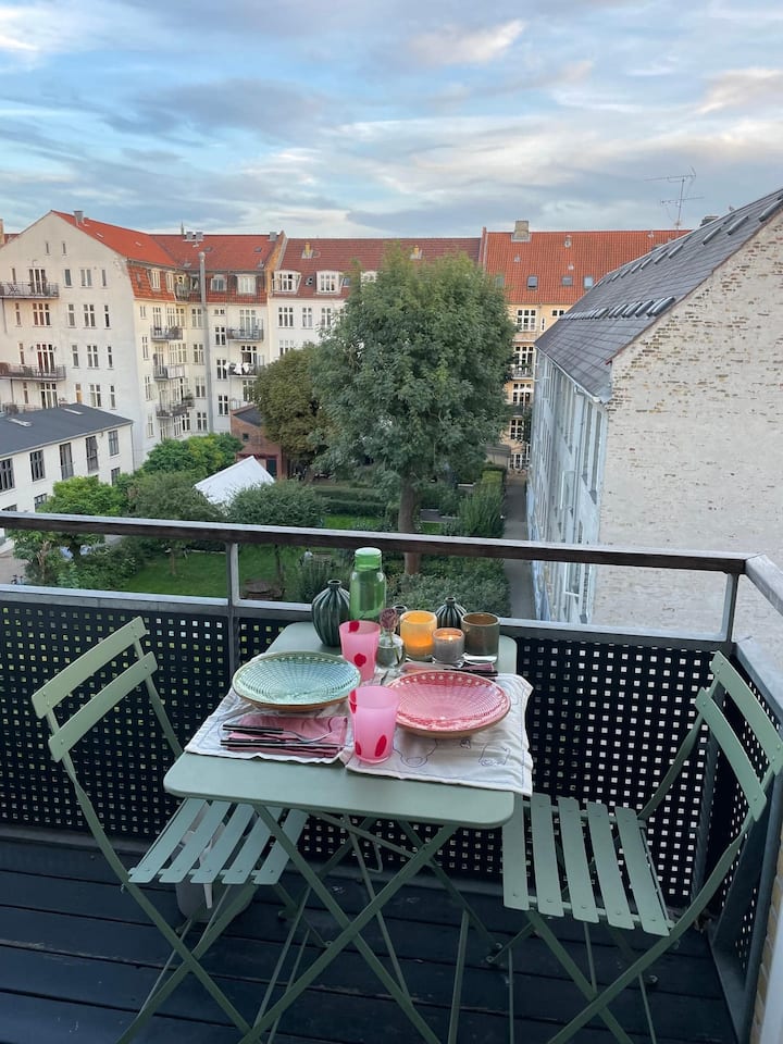 Ljus, Rymlig, Tyst, Nyrenoverad, Hiss & Parkering. - Copenhague