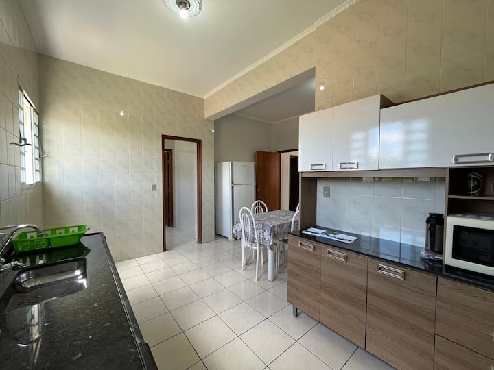 Casa Grande Para Família E Casais | Garagem, Wifi - Alfenas