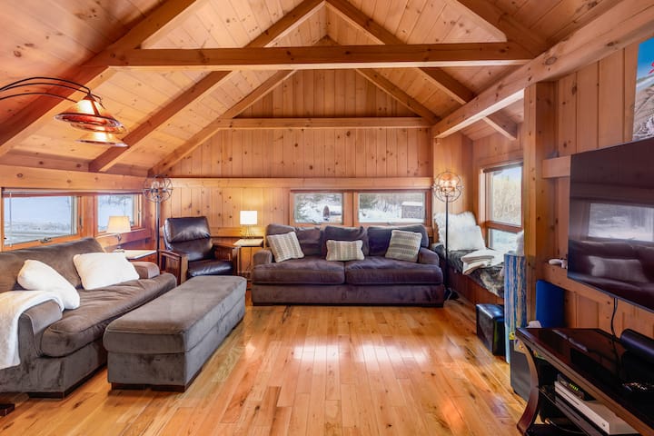 Stowe Mountain Views -Sauna, Sleeps 6- Private - Stowe, VT