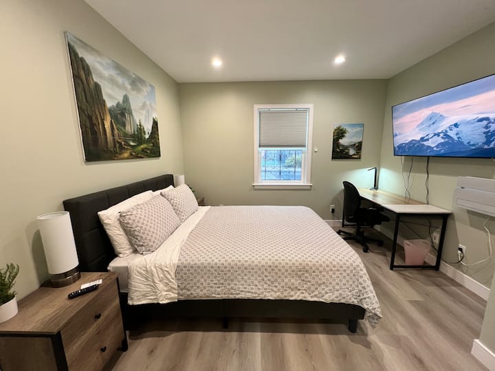 Renovated Suite W Private Bath - San Francisco, CA