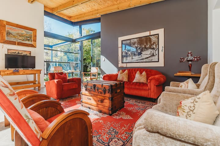 Awesome Acorn Villa - George