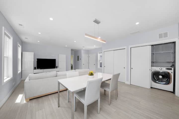 Beautiful 2br Apartment In Old Town - Chicago, IL