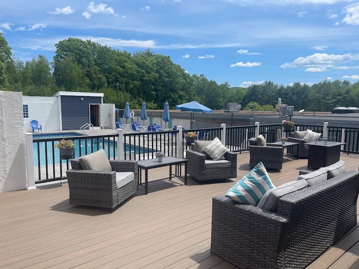2 Brm/2 Bath, Lake Views, Pool W/grills, Concerts! - Laconia, NH