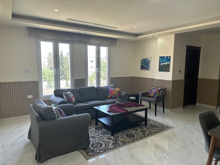 Sweifiyeh Cosy Apartment (Near Us Embassy) - Amman