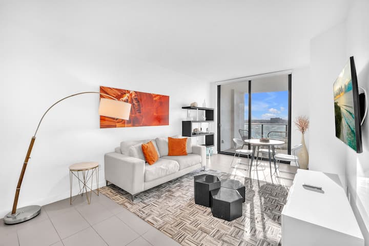 Luxurious 1br + Den In Best Area! - Miami