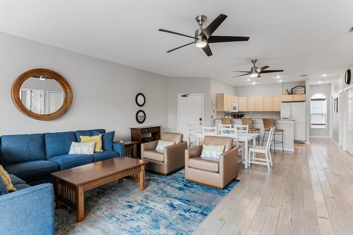 Steps To Beach, Heated Pool, Spacious 2/2, King Bd - Indian Shores, FL