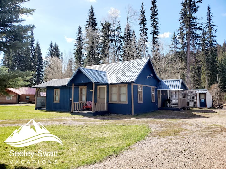 Little Blue Cabin On The Clearwater River - Seeley Lake, MT