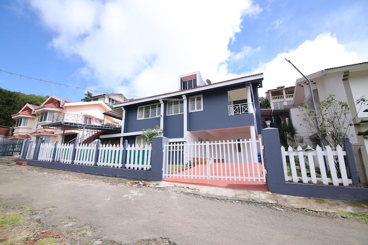 Three Bedroom- Scenic Villa With Mountain View - Ooty
