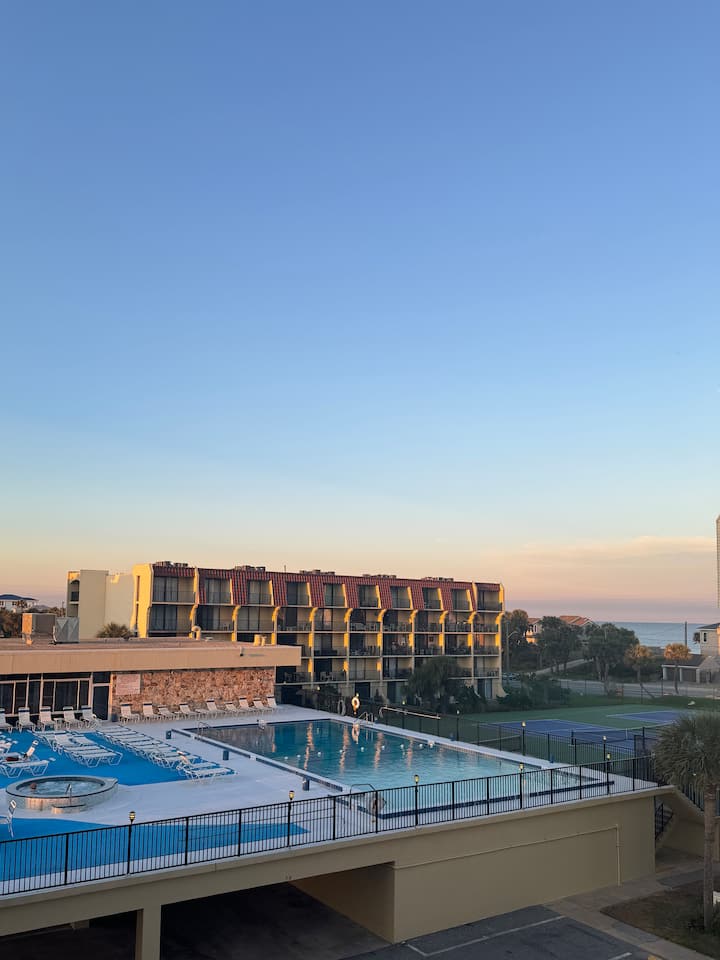 Large Beach-side Condo With Pickleball On-site - Daytona Beach, FL