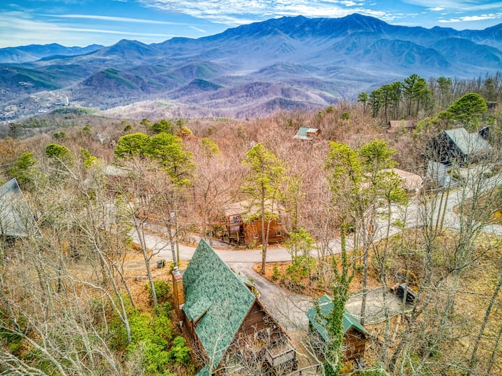 Heavenly Retreat/mountain Views/hottub/projector - Gatlinburg