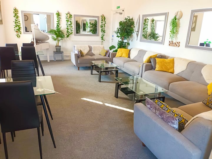 Townhouse 10 Bedrooms, Games Room, 20-24 People - Newton Abbot