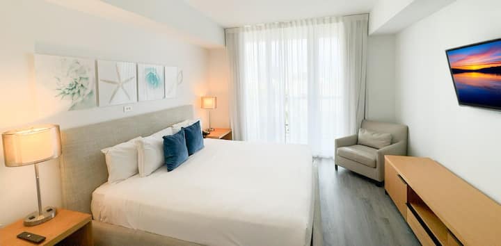 001 Close To The Beach One Bdr At Beachwalk Resort - Hollywood, FL