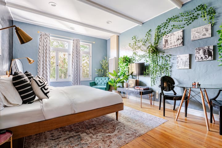 90210 Chic Top-floor Suite Near Rodeo Drive - Beverly Hills, CA