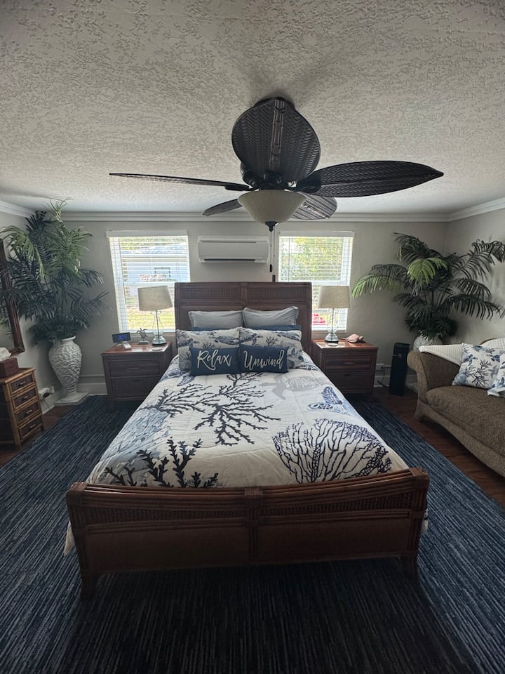 Charming Destin Sea Turtle Chalet! - Destin, FL