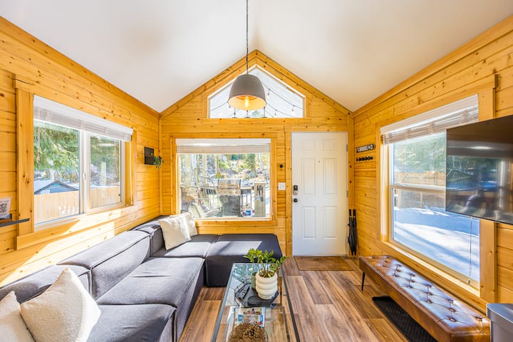 Willow Corner: Cozy Modern Tiny Home - Olympic National Park, Port Angeles