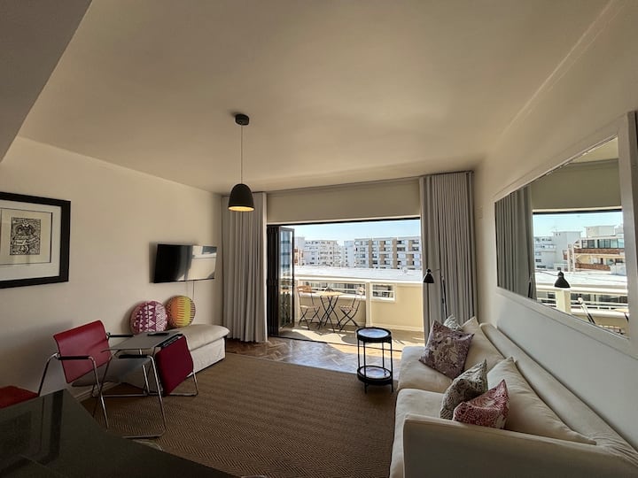 Seafront Sea Point Apartment With Sea Views - Le Cap