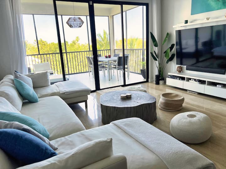 Luxury Modern 2 Bedroom Penthouse Condo In Grace Bay Close To Beach W/pool - Turks and Caicos Islands