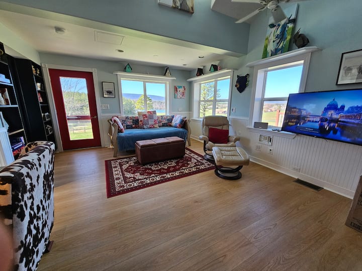 Cozy Cottage/pet Heaven - Virginia