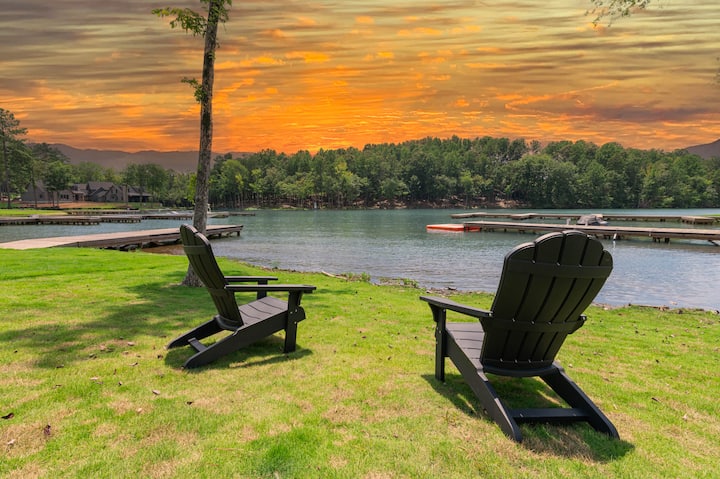 Lake Martin Auburn Gameday Retreat Sleeps 13 - Lake Martin, AL