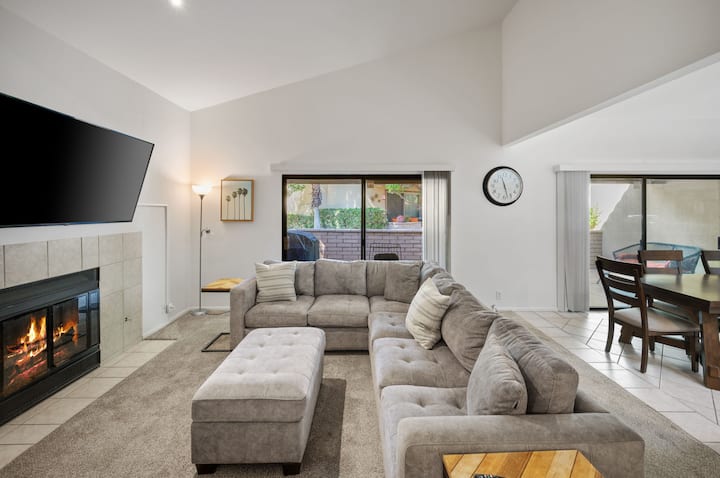 Spacious 3 Bed 2 Bath Retreat In Palm Springs - Palm Springs, CA