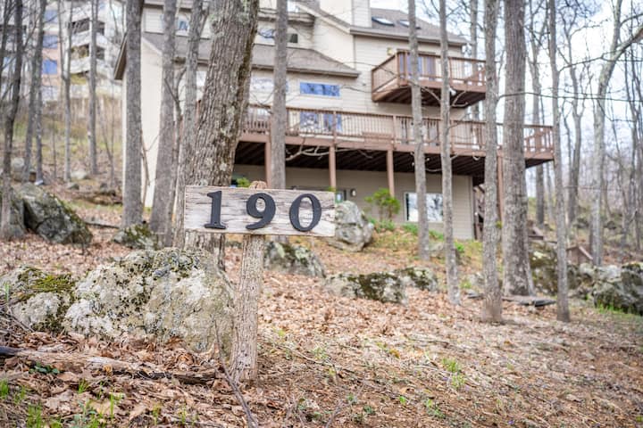 Hillside Hideaway - Wintergreen Resort, VA