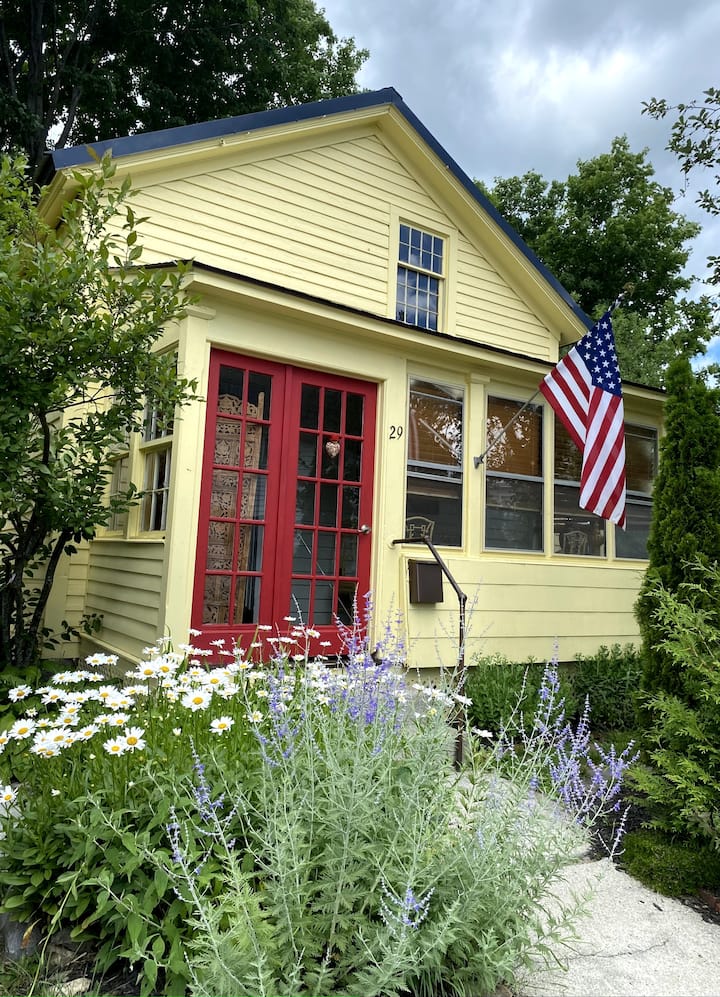 The Yellow House - Pontoosuc Lake, MA