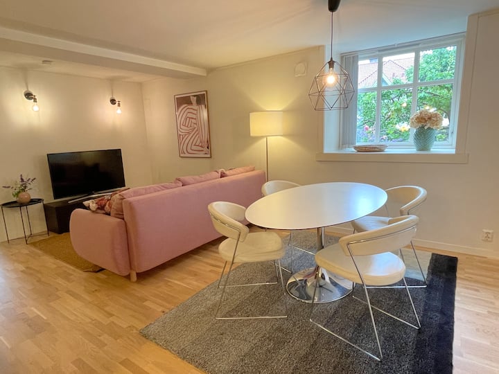 Stilfull Leilighet I Rolig Villastrøk - Parkering - Bergen