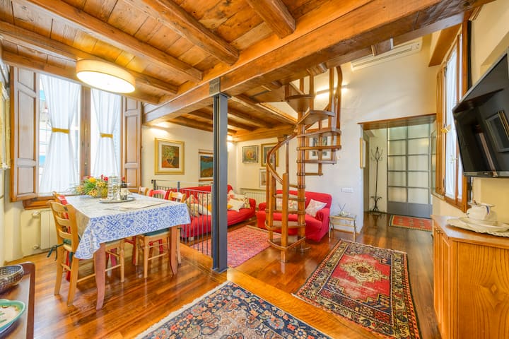Casa Strozzi - (Piazza Della Repubblica) - Florenz