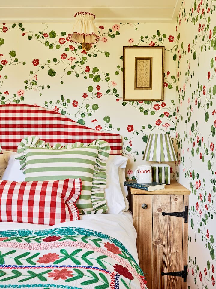 The Vine Hut At Thornfalcon Winery & Press - United Kingdom