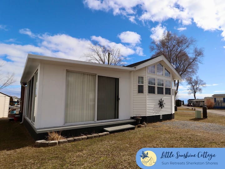 Family Getaway Cottage (Sleep 8) - Crystal Beach