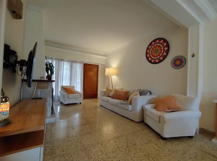 Casa Amplia Playa Grande Hasta 8. Ideal 2 Familias - Mar del Plata