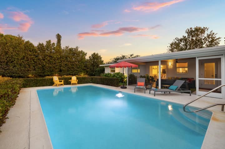 Cocoplum Cottage: Bike To The Beach & Private Pool - Naples, FL