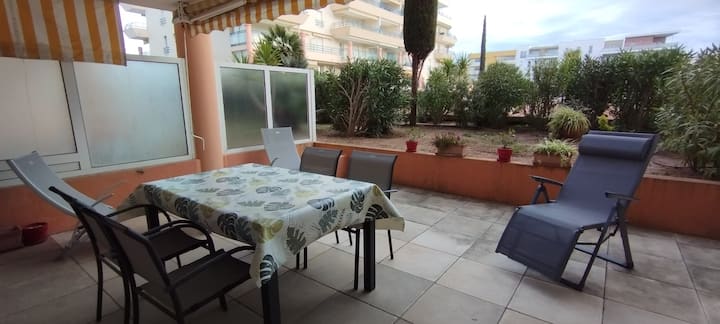 T3 Rez De Jardin Avec Piscine - Fréjus
