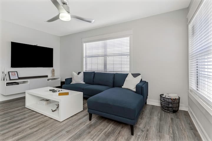 3br Home | Walk To Raymond James Stadium - Tampa, FL