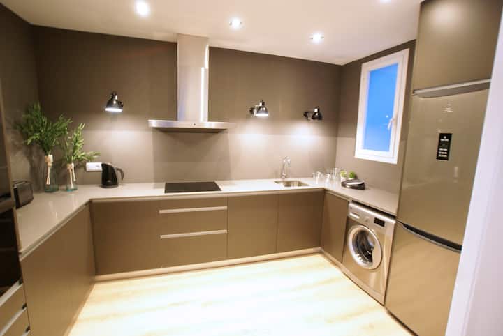 Apartment Familiar  : 10 Pax  - 5 Rooms  3 Bath - Barcelona