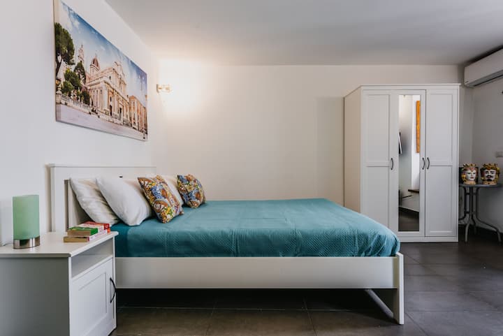 Cozy Apartment In The City Center- Sicilian Mood - Catania, Italia
