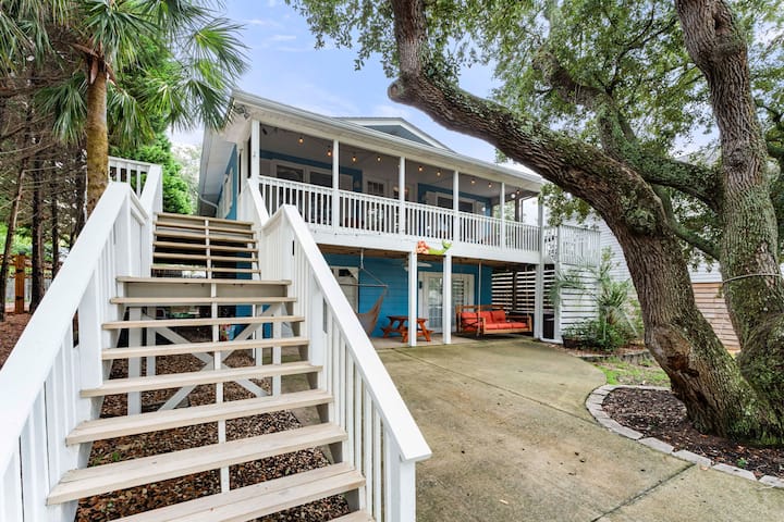 "Mermaid Cove" Beautiful Cozy Family Beach Home! - Oak Island, NC