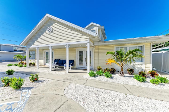 Best Location! Duplex (North) Beach Is One Block! - Siesta Key, FL
