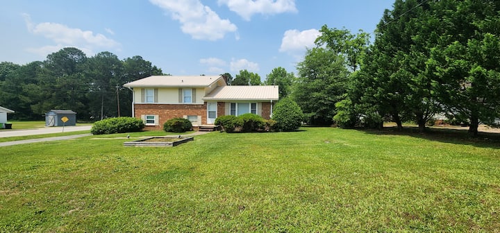 House On The Hill, 4 Bedrooms, 2 Bt, 2 Living Room - Lake royale, Spring Hope