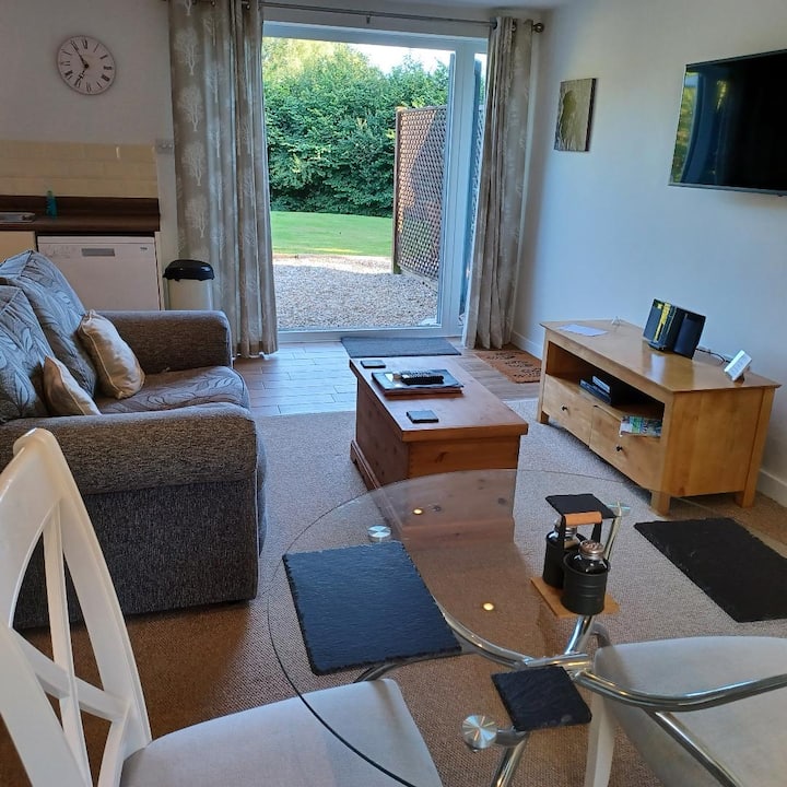 Ideal Location For Couples - Bridport
