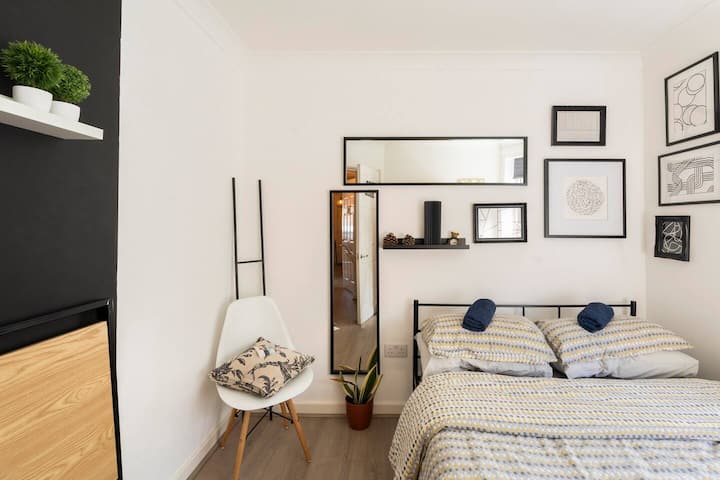 Spacious 2 Bed Apartment In The Heart Of Wimbledon - Surbiton