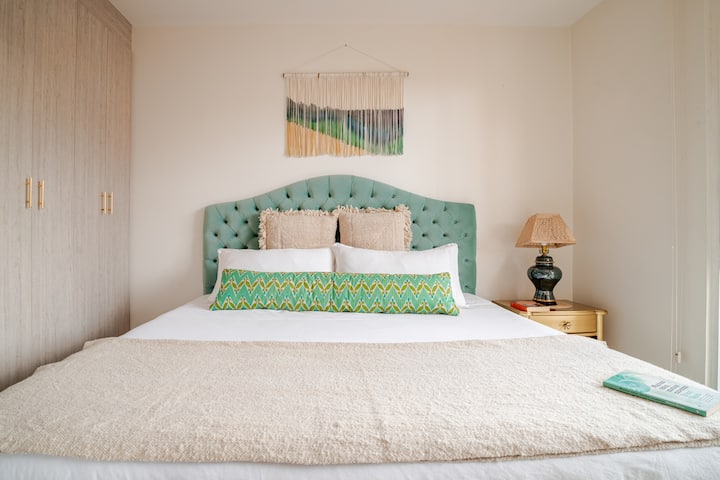 :: Luxury & Cozy Apartment | Steps To Center - Cuenca