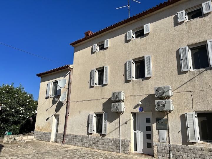 Grosszügiges Ferienhaus Mit Sommerküche Und Garten - Medulin