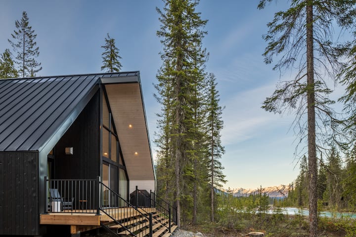 Stunning A-frame On River & Private Sauna (Cabn 1) - Canada