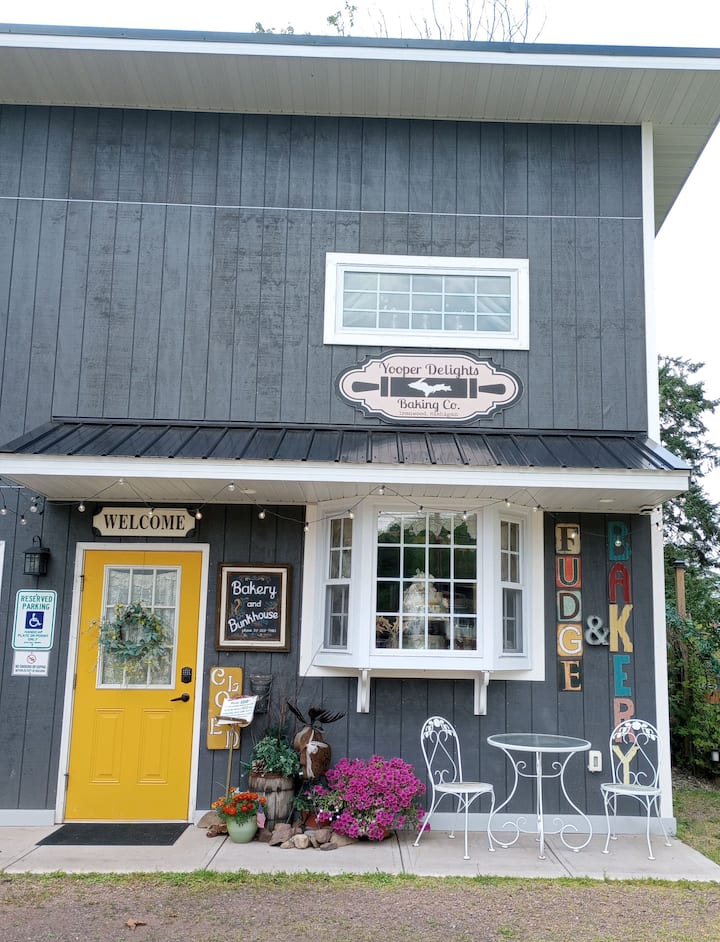 Bakery Bunkhouse - Sweet Amenities & Nature ! - Ironwood, MI