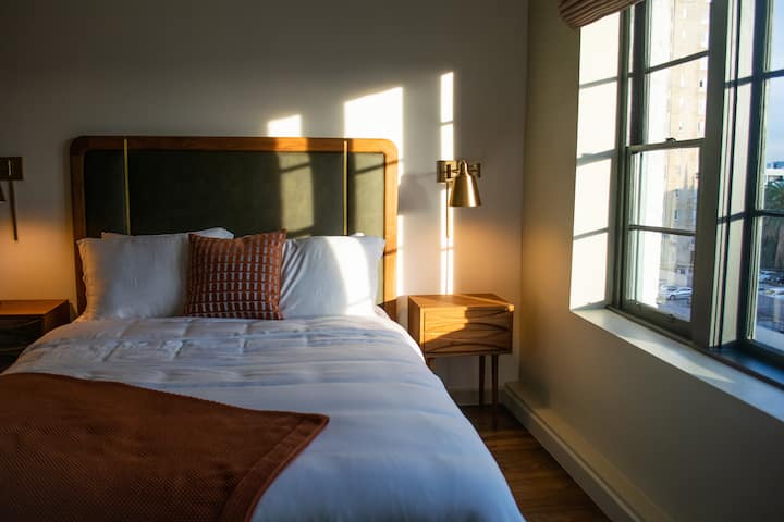 Retro Rockstar Suite On Cherokee Ave, Hlwd - Los Angeles, CA