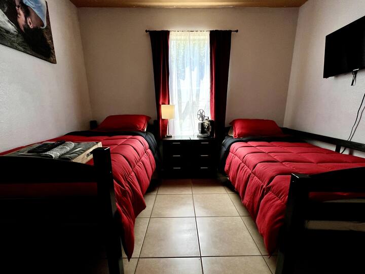 New Traveler's Room W/ All Home Amenities! - Laredo, TX