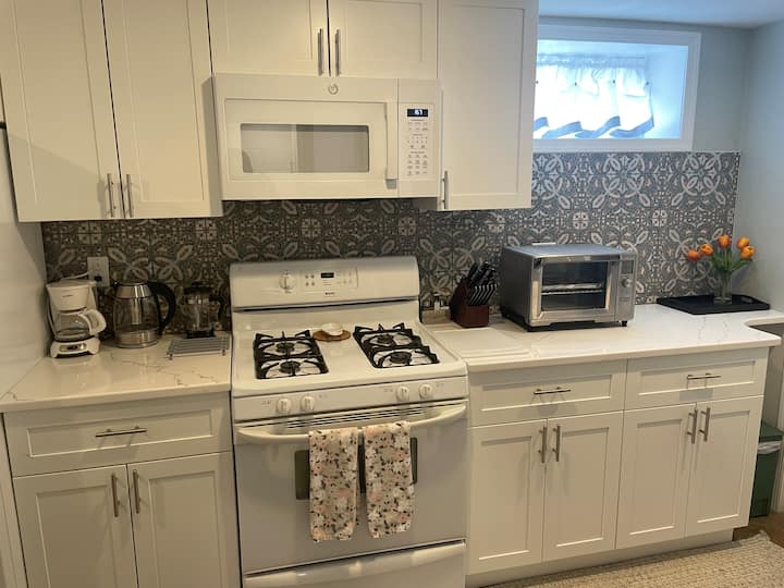 Creekside Private Lower Level Apartment - Media, PA