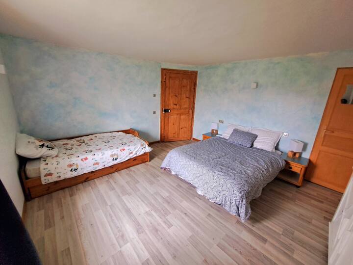 Grande Chambre Bleue Entre Annecy Et Aix Les Bains - Seyssel