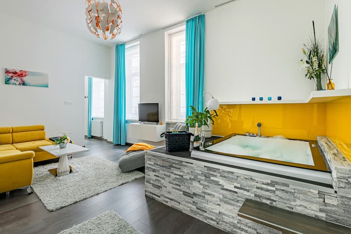 Downtown Jacuzzi Apartment - Budapest
